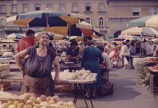 Prije 87 godina otvoren je Dolac. Kroz čarobnu fotogaleriju donosimo ...