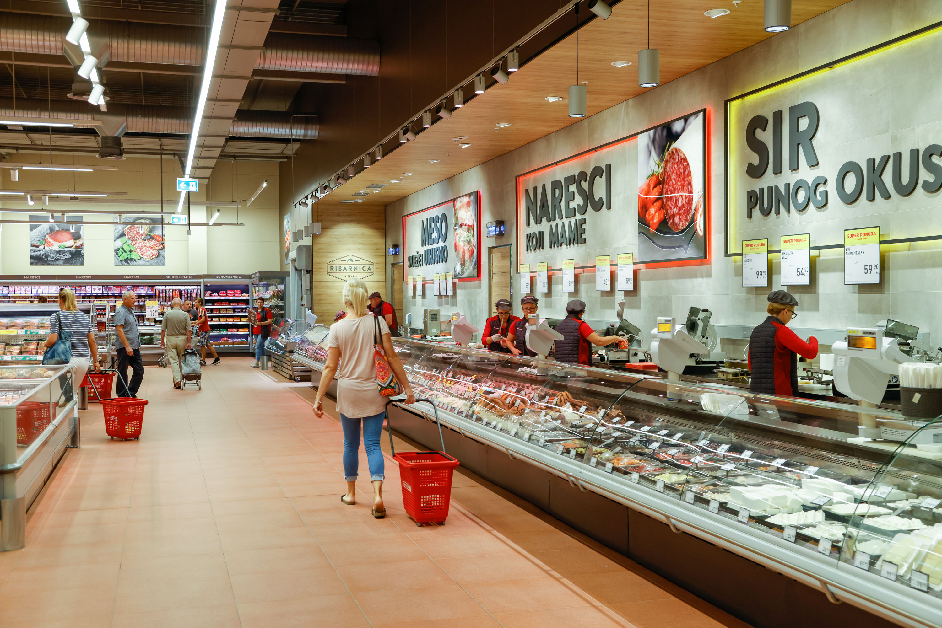 Nakon preuređenja ponovno otvoren INTERSPAR hipermarket u Retkovcu ...