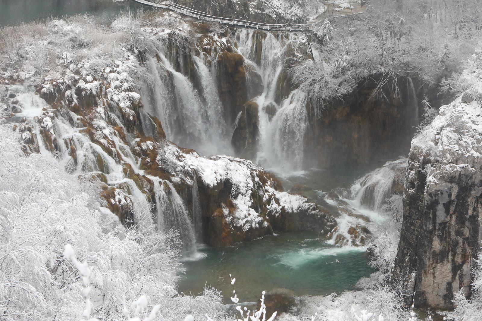 Izlet na Plitvička jezera tijekom zime | Super1.hr