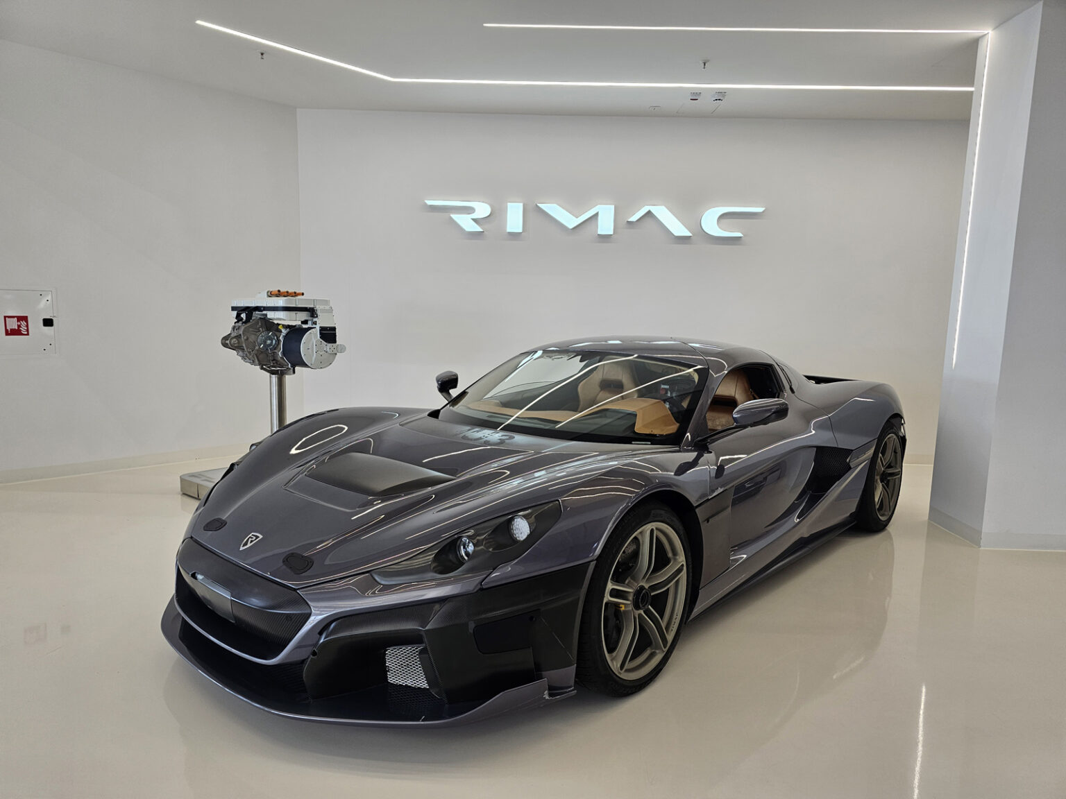 Posjetili smo tvornicu Rimac Automobila u Jankomiru. Ovdje se proizvodi ...