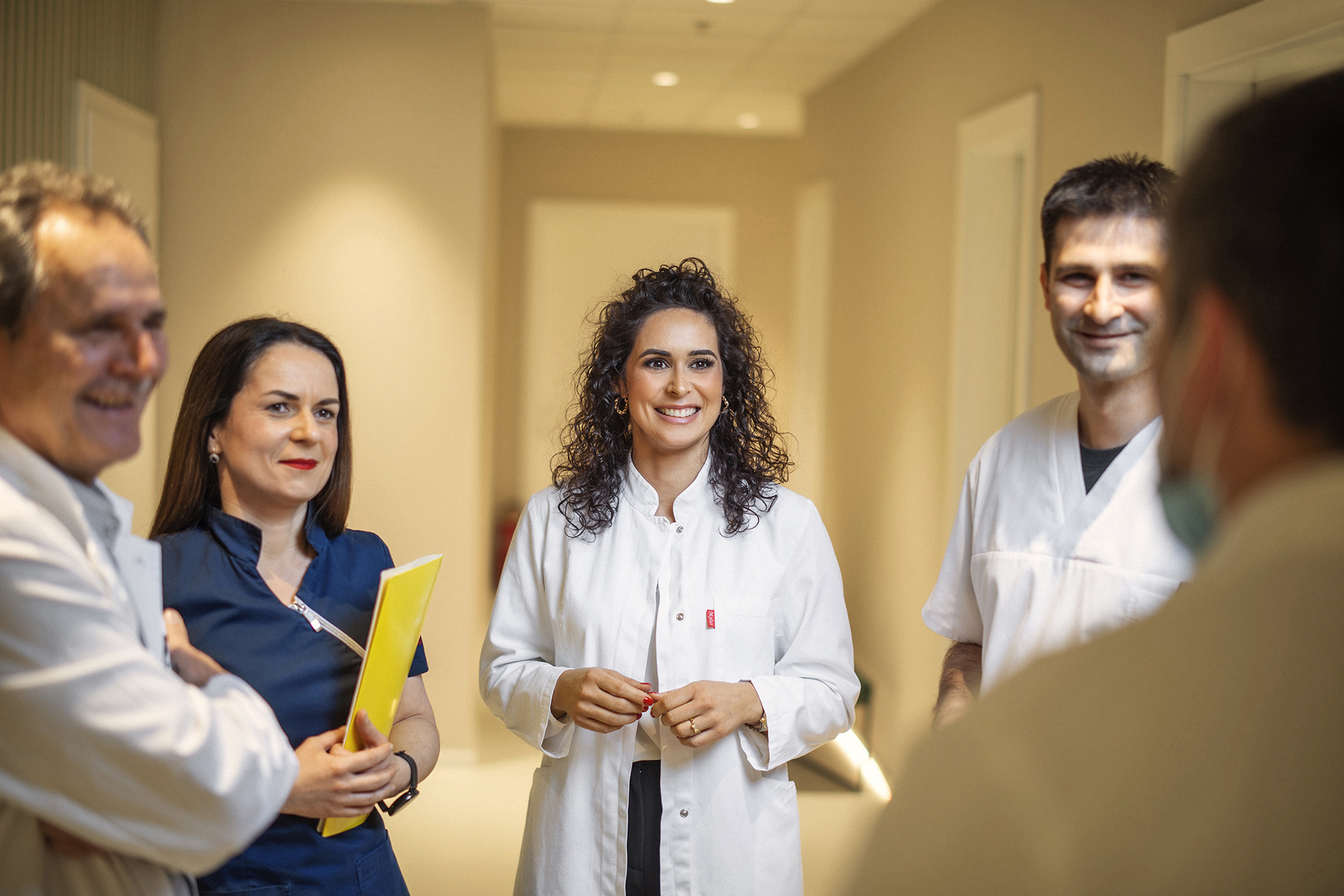 Jedina je medicinska sestra koja je završila Diplomatsku akademiju, a ...