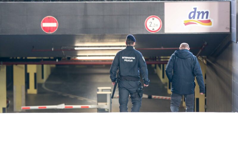 [FOTO] Na Kvatriću traju pretresi zbog velike afere. Pripuzov odvjetnik ...