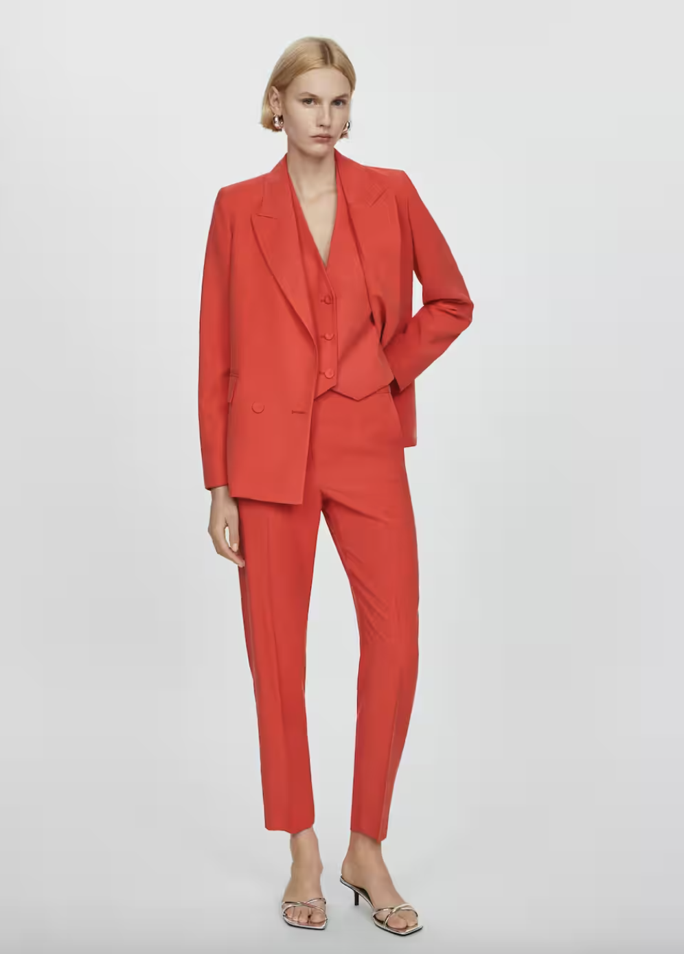 Ženska odijela: 6 najboljih mjesta za kupnju u 2024. godini | Super1.hr