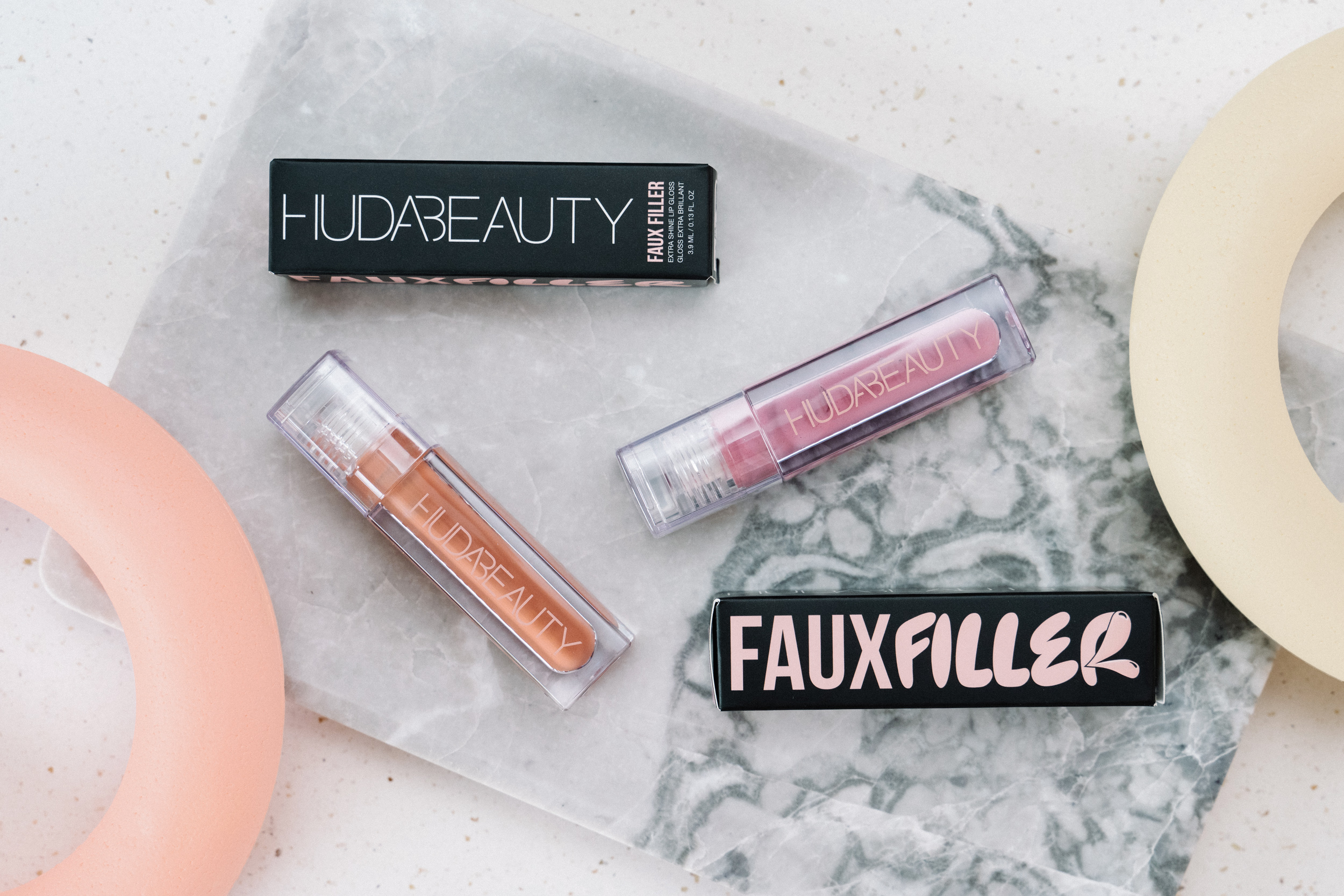 Testirali smo Huda Beauty Faux Filler sjajilo za usne | Super1.hr