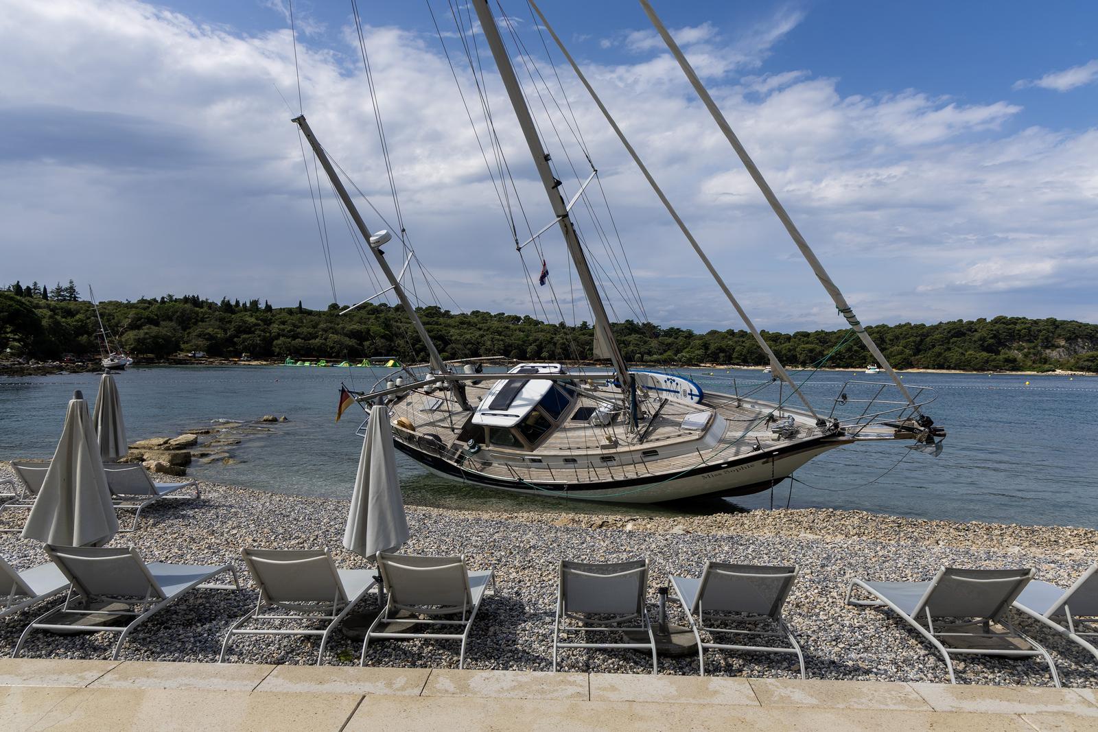Foto. Rovinj jutros izgleda kao da je kroz grad protutnjao uragan ...