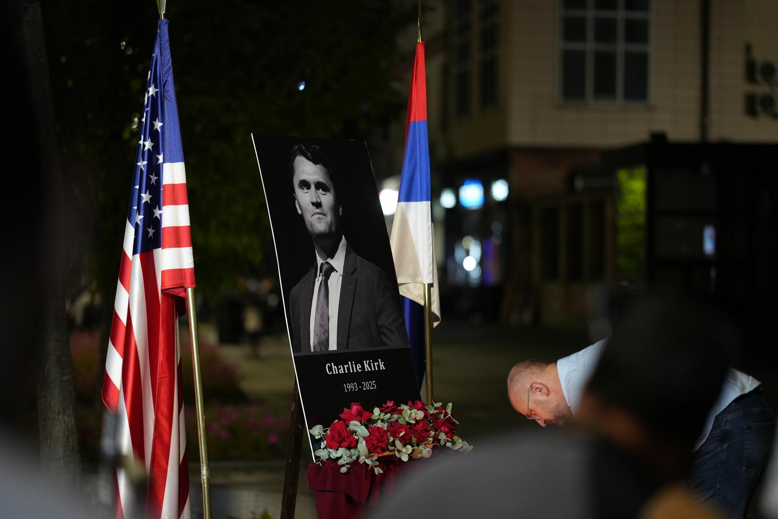 Foto. U Banjoj Luci palili svijeće za Charlieja Kirka | Telegram.hr