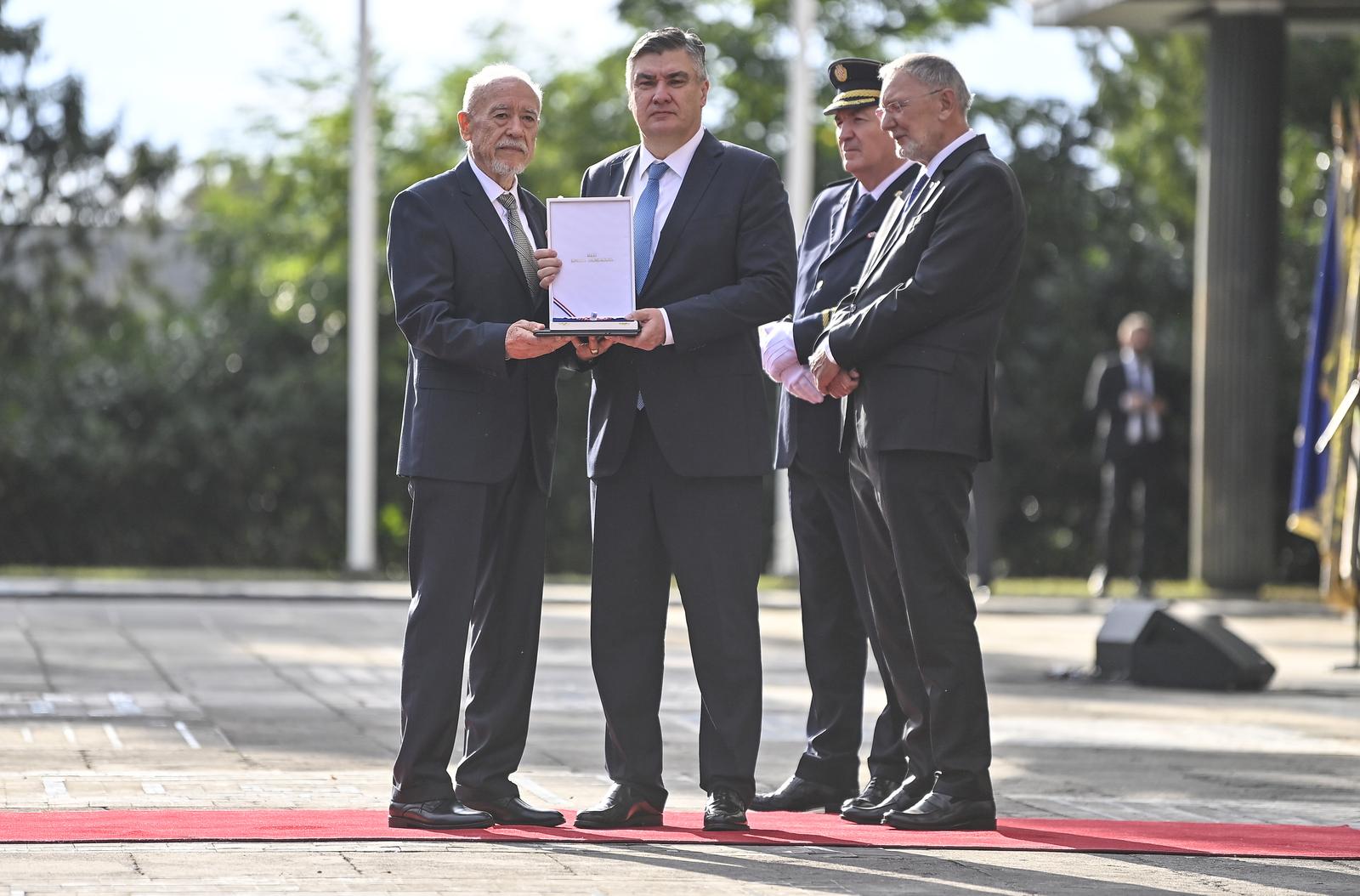 Milanović odlikovao ratni kabinet ministra Ivana Jarnjaka | Telegram.hr