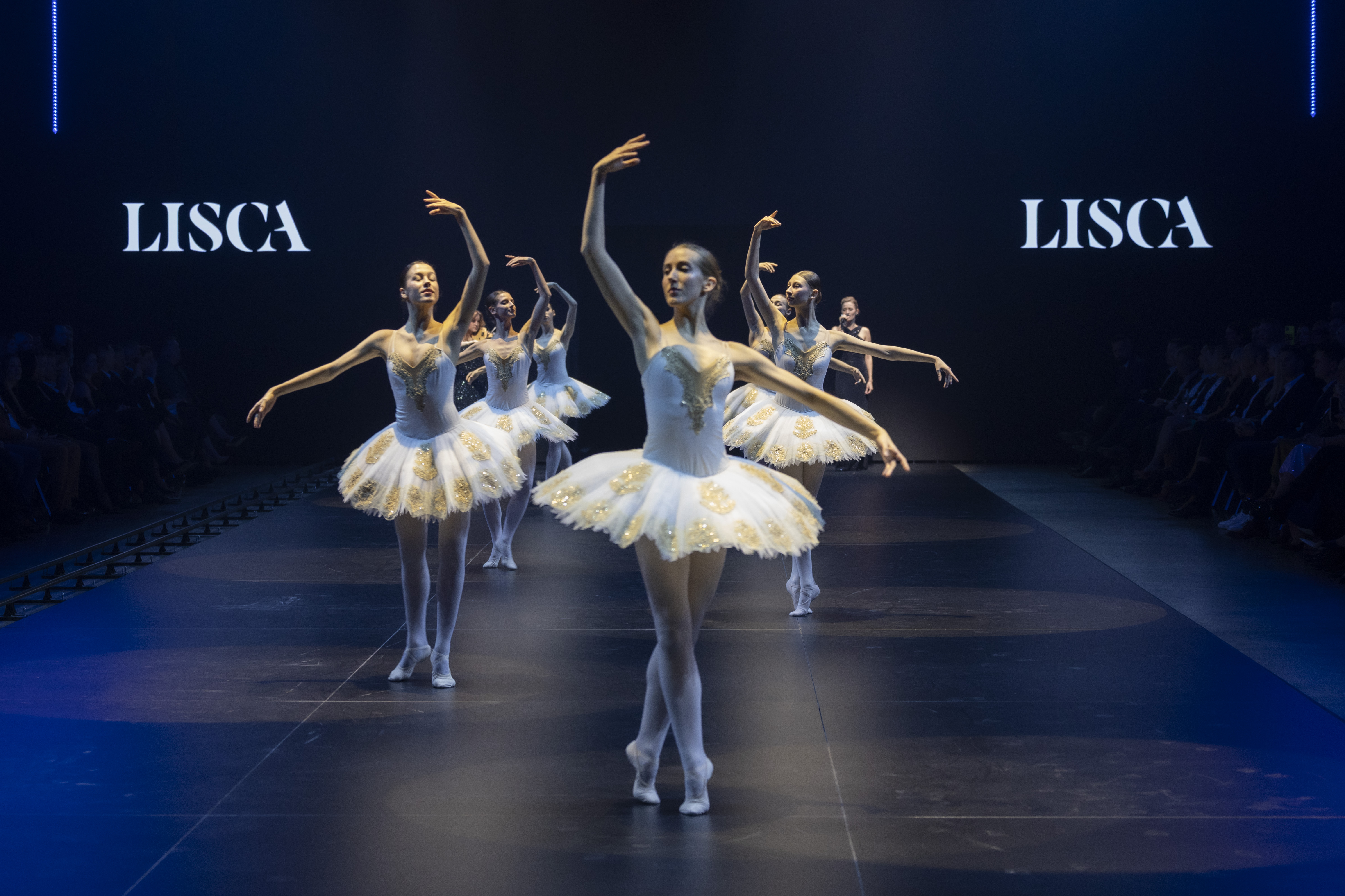 Lisca impresionirala ekskluzivnom modnom revijom i predstavila modernu ...