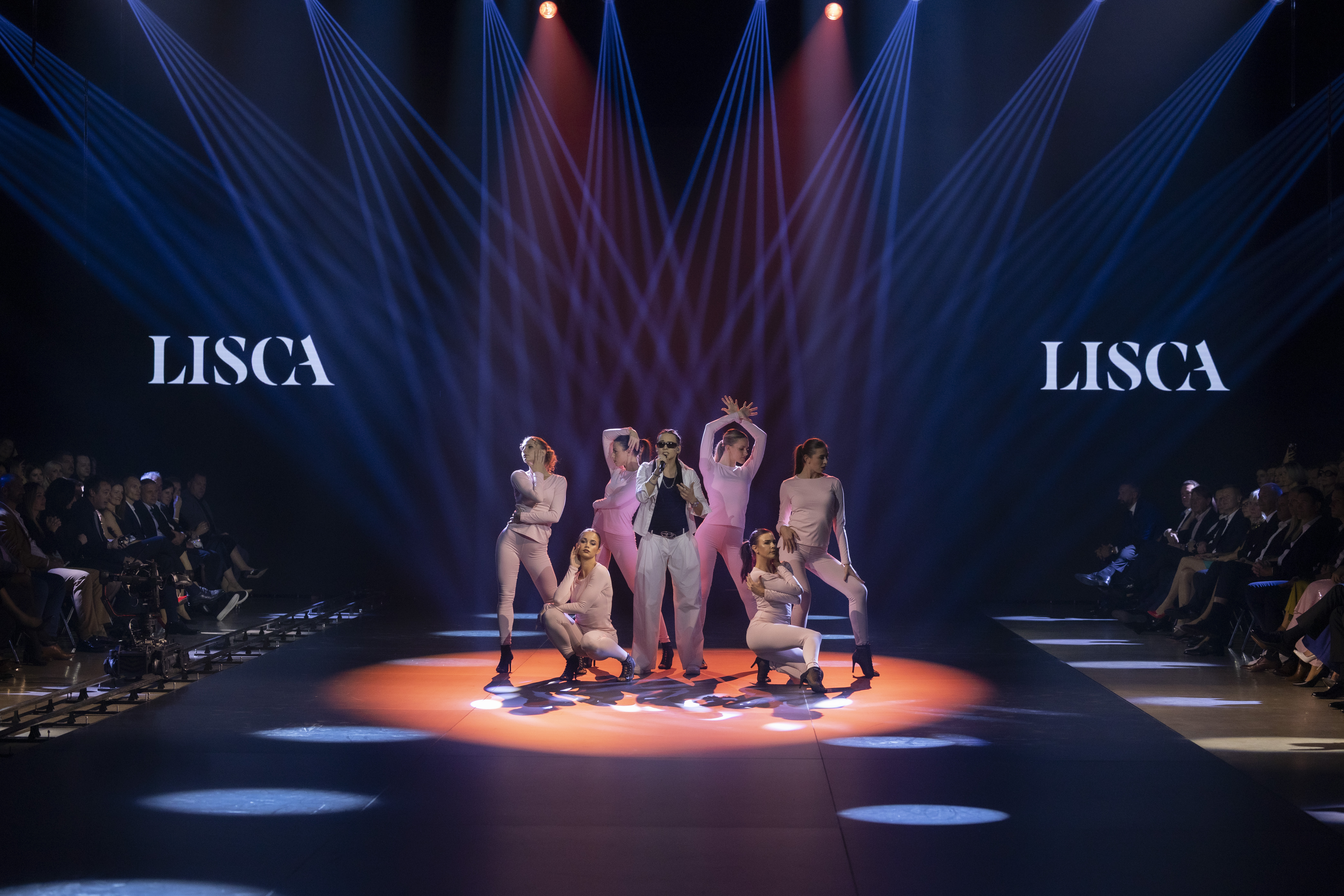 Lisca impresionirala ekskluzivnom modnom revijom i predstavila modernu ...