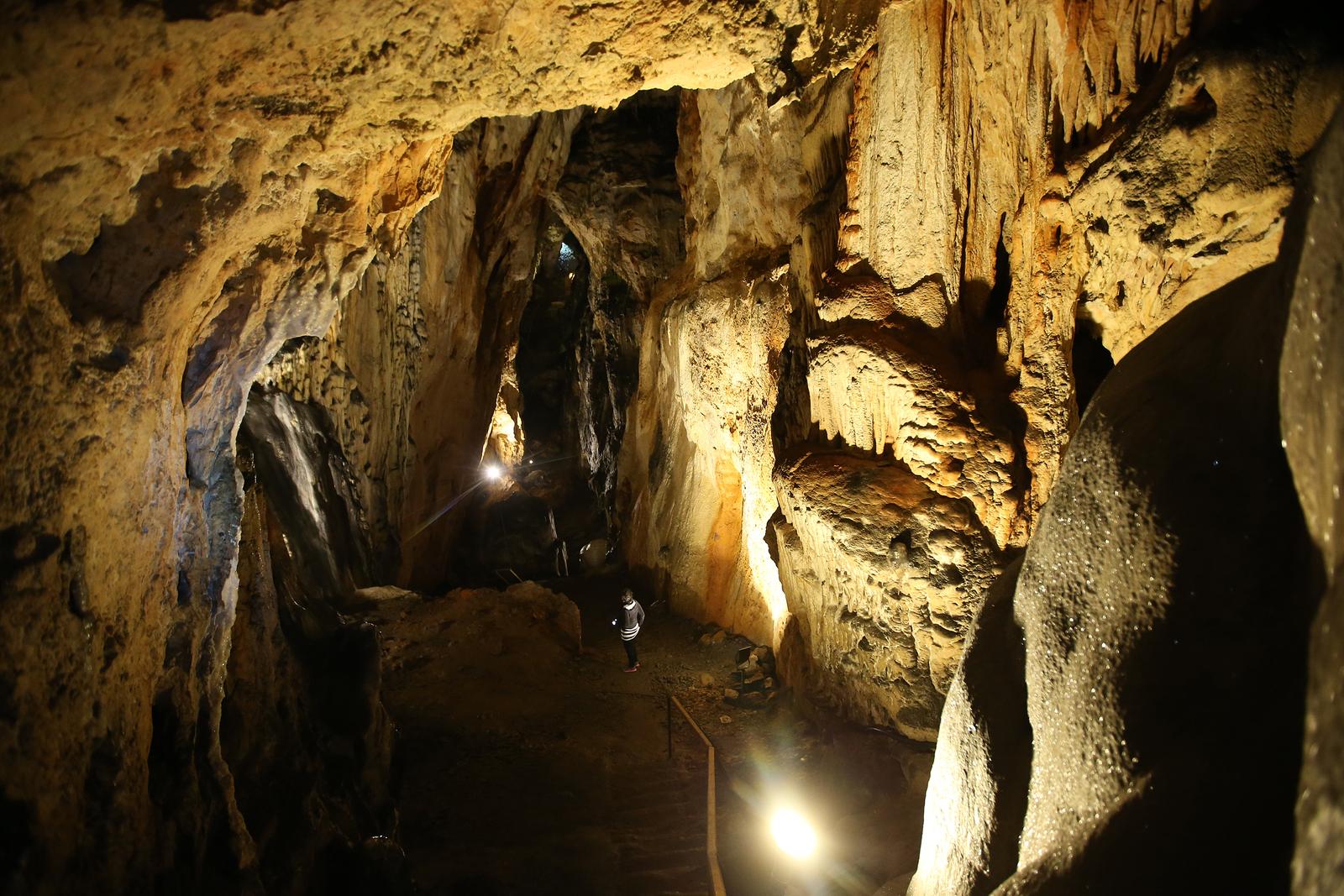 Jedini pećinski park u Hrvatskoj: Grabovača i špilja Samograd | Super1.hr